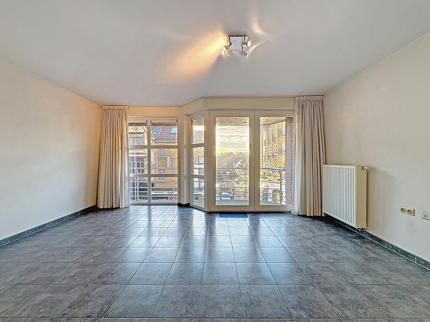 Doorloopappartement in het centrum van De Panne. - Appartement Te koop ...