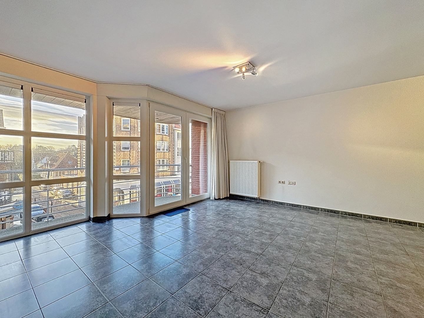 Doorloopappartement in het centrum van De Panne. - Appartement Te koop ...