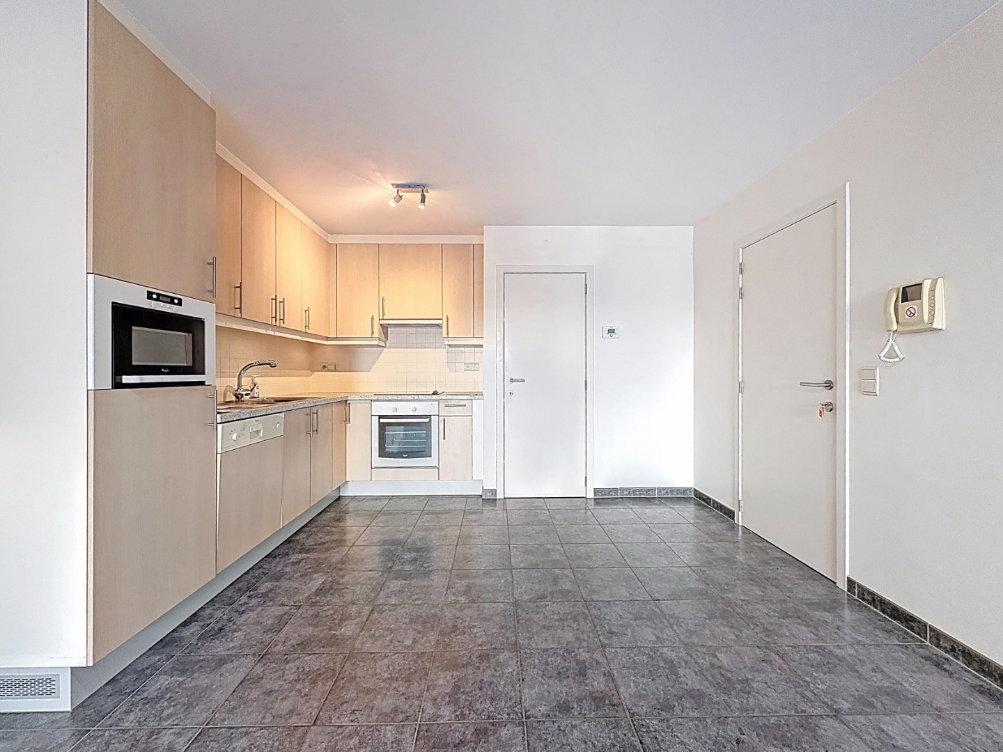 Doorloopappartement in het centrum van De Panne. - Appartement Te koop ...